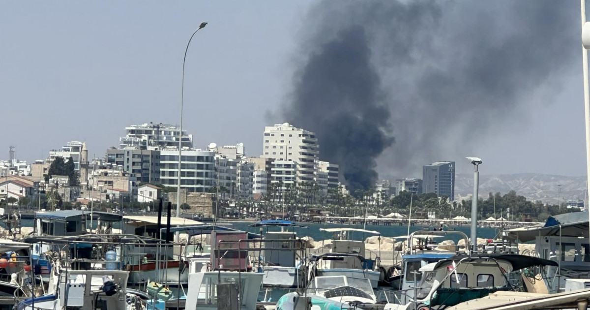 Μαύροι καπνοί σκέπασαν τον ουρανό της Λάρνακας – Καίγονται στρώματα ...