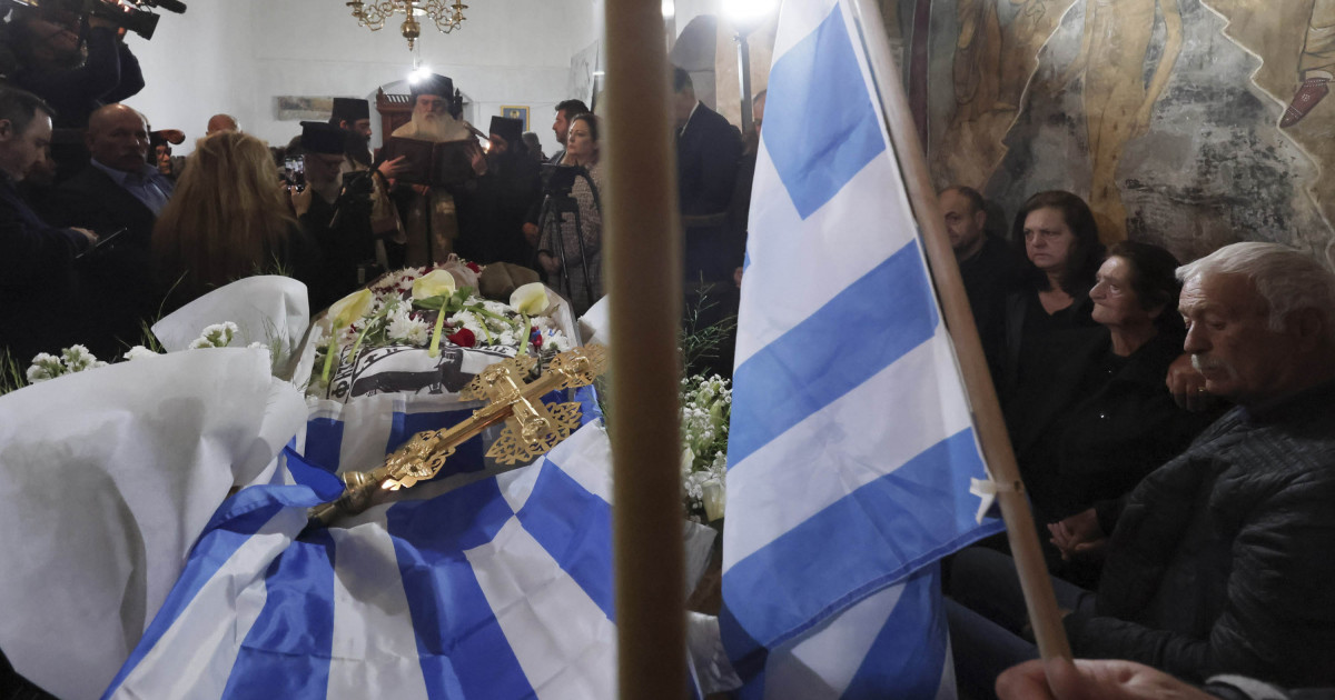 Μέσα σε κλίμα βαθιάς συγκίνησης η κηδεία του αγωνιστή της ΕΟΚΑ Αντρέα ...