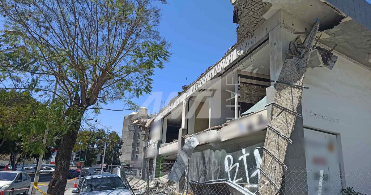 Έπεσε κομμάτι από ταράτσα στη Λεμεσό - Τραυματίστηκε οδηγός (ΦΩΤΟΣ ...