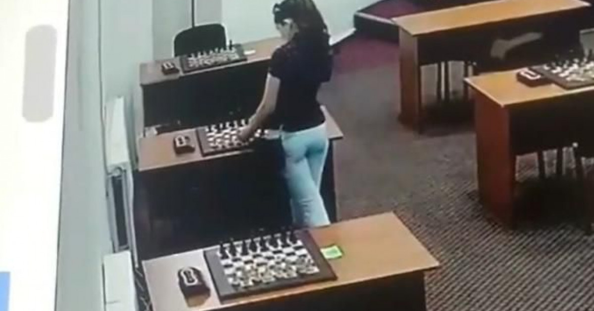 ΣΟΚΑΡΙΣΤΙΚΟ ΒΙΝΤΕΟ: Σκακίστρια έριξε θανατηφόρο υδράργυρο στα πιόνια ...