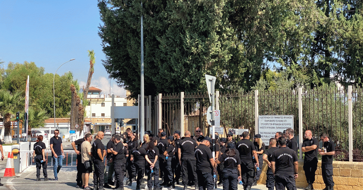 Διαμαρτυρήθηκαν για την παύση Φιλιππίδη οι δεσμοφύλακες - «Άδικη η ...