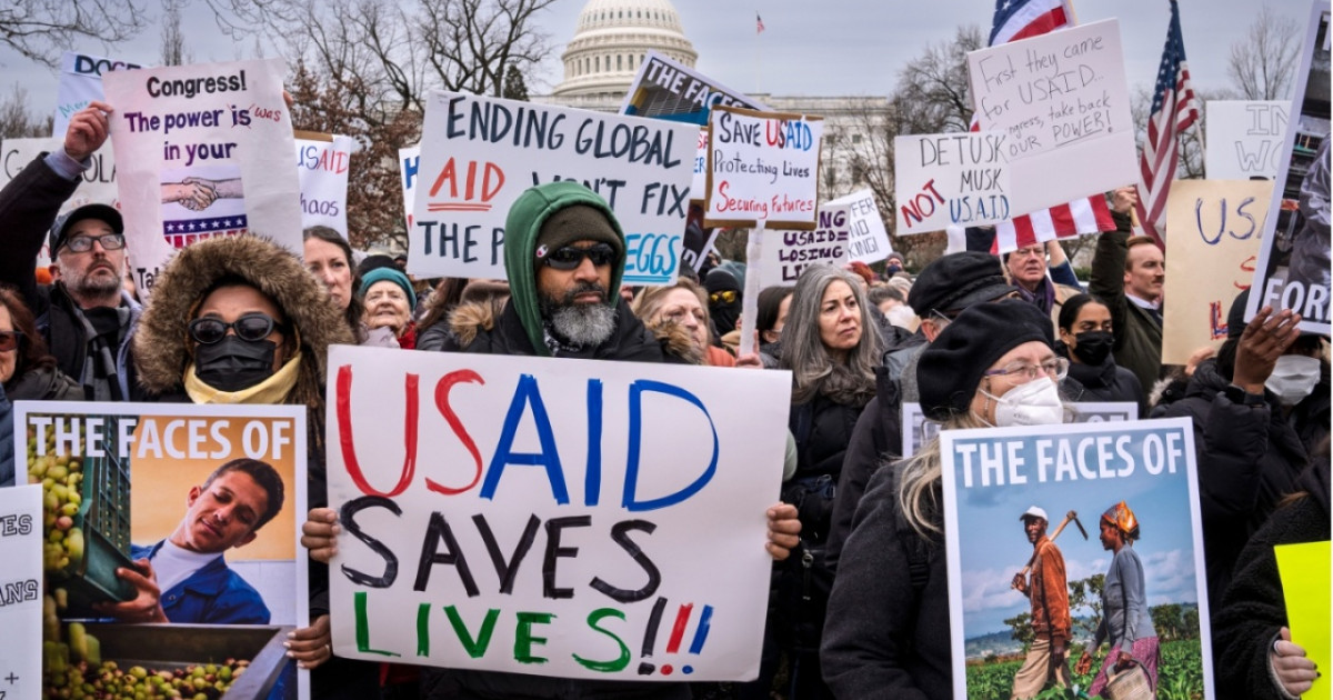 Δικαστήριο μπλόκαρε την απόφαση Τραμπ να απολύσει 2.200 εργαζόμενους της USAID | Ant1 Live