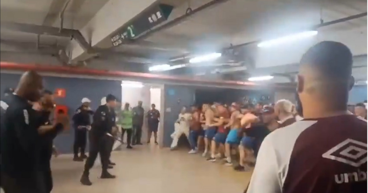 ΑΠΙΣΤΕΥΤΕΣ ΕΙΚΟΝΕΣ: Άγριο ξύλο των οπαδών ακόμη και στις τουαλέτες ...