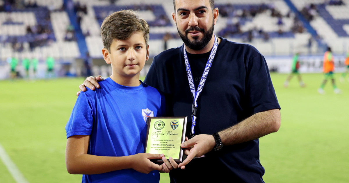 ΣΥΓΚΙΝΗΣΕ ο μικρός Φίλιππος– Έσπασε τον κουμπαρά του για να στηρίξει ...